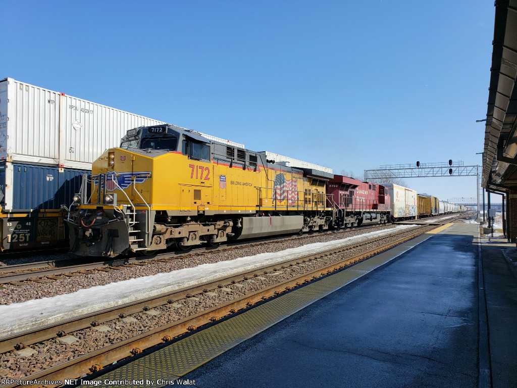 UP 7172 Leads a west bound manifest
